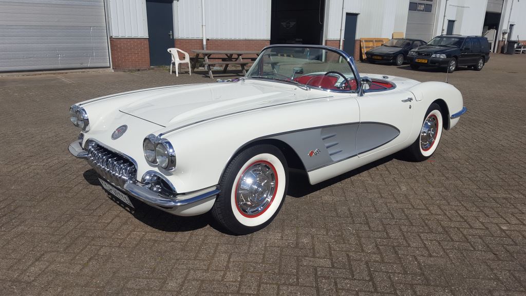 polyester auto, polyester reparatie, corvette c1