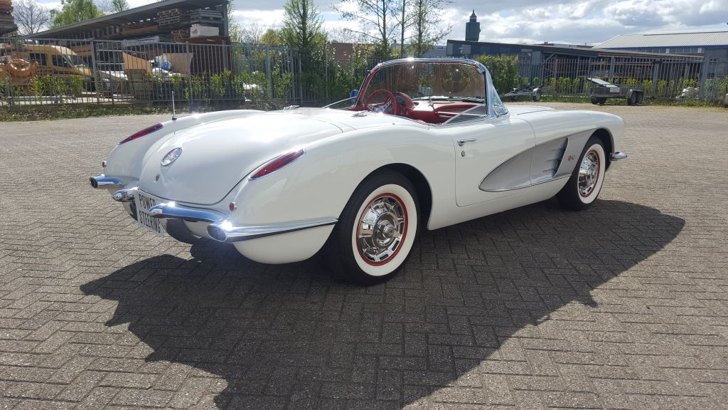 polyester reparatie, polyester auto, corvette c1